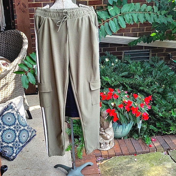 no tag | Pants & Jumpsuits | Moss Green Athletic Cargo Pants Ml | Poshmark